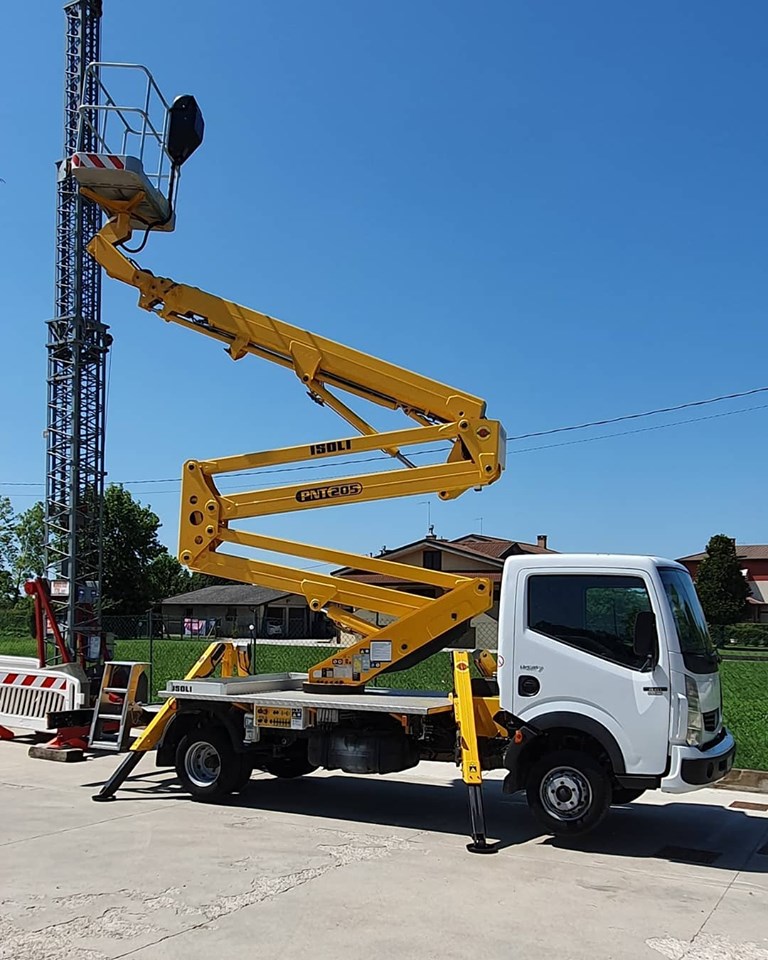 Piattaforma Aerea a Noleggio 20 mt. Autocarrata